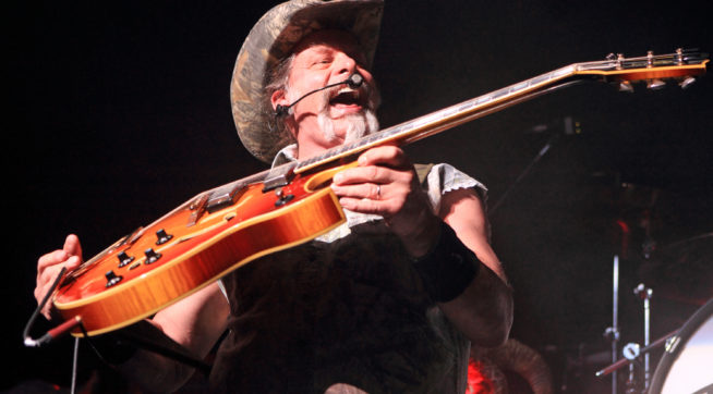 Ted Nugent Gives A Thumbs Up To A Facebook Comment With The N Word ted-nugent-gives-a-thumbs-up-to-a-facebook-comment-with-the-n-word
